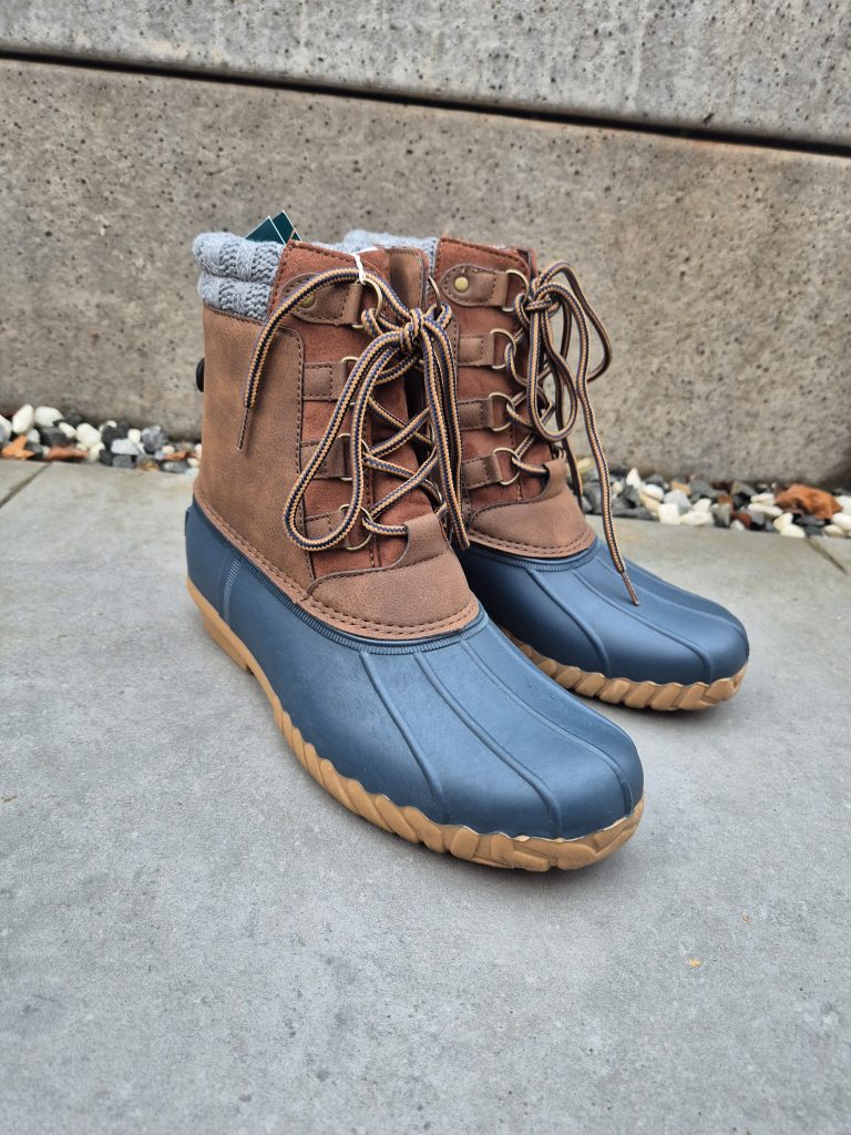 Mucker lace boot Navy/Tan sizes 4 to 8 – The Country Footwear